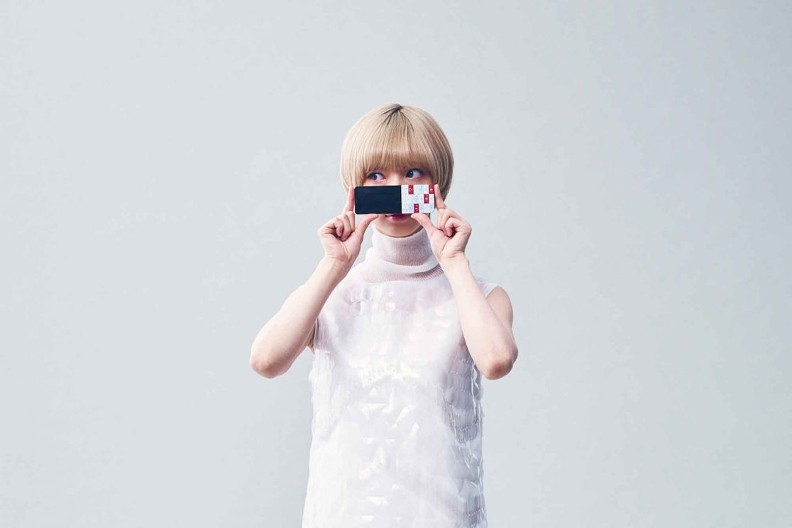 au / INFOBAR nishikigoi | CREATOR BOX INC. | 株式会社クリエイターボックス